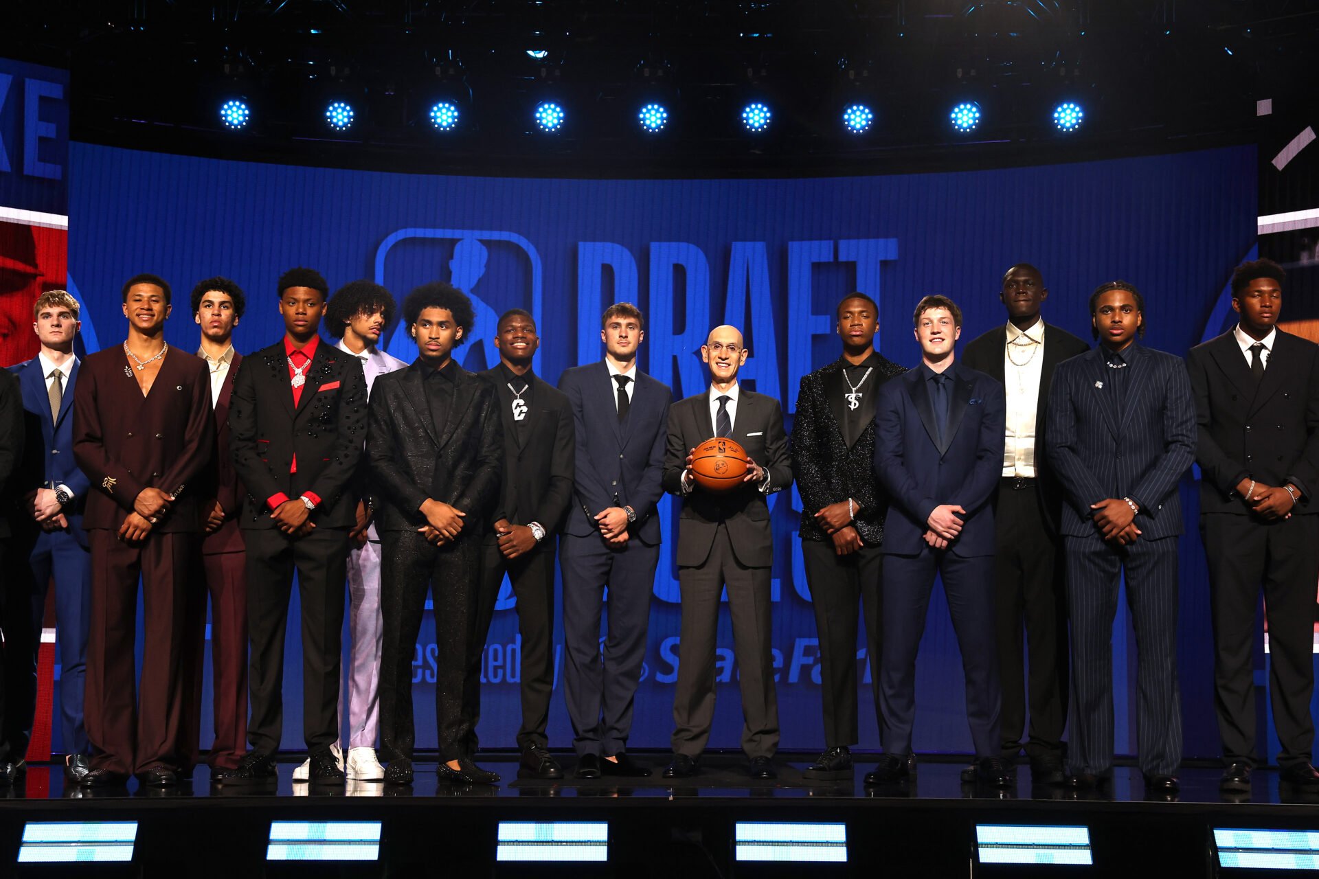 Grades all picks and trades for the first time from the first time